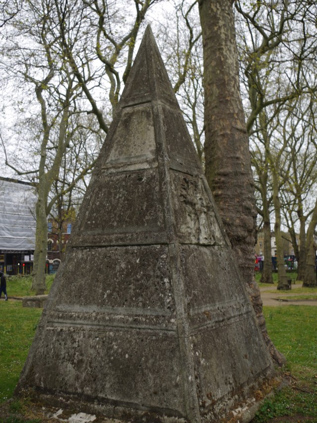 Symbol of the Month – the Pyramid – shadows fly away